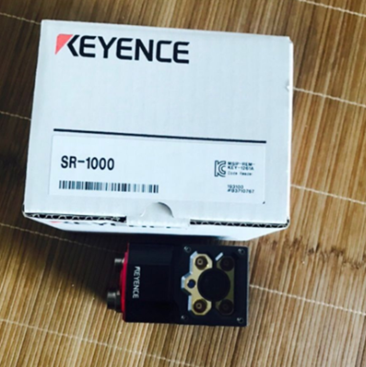KEYENCE SR-1000 Automatic Focus Code Reader