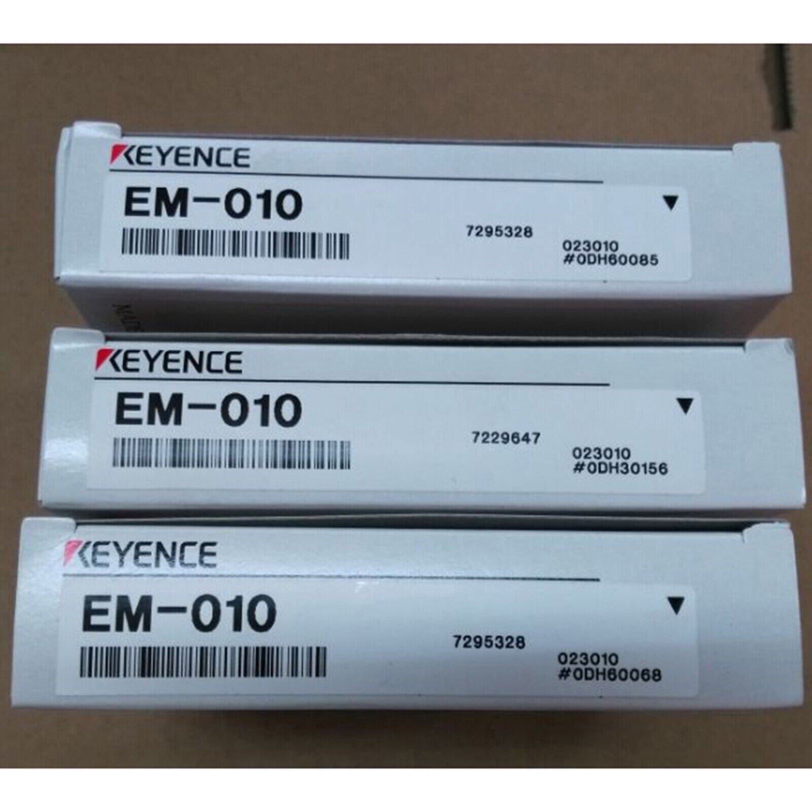 new one keyence em-010 proximity switch sensor in box