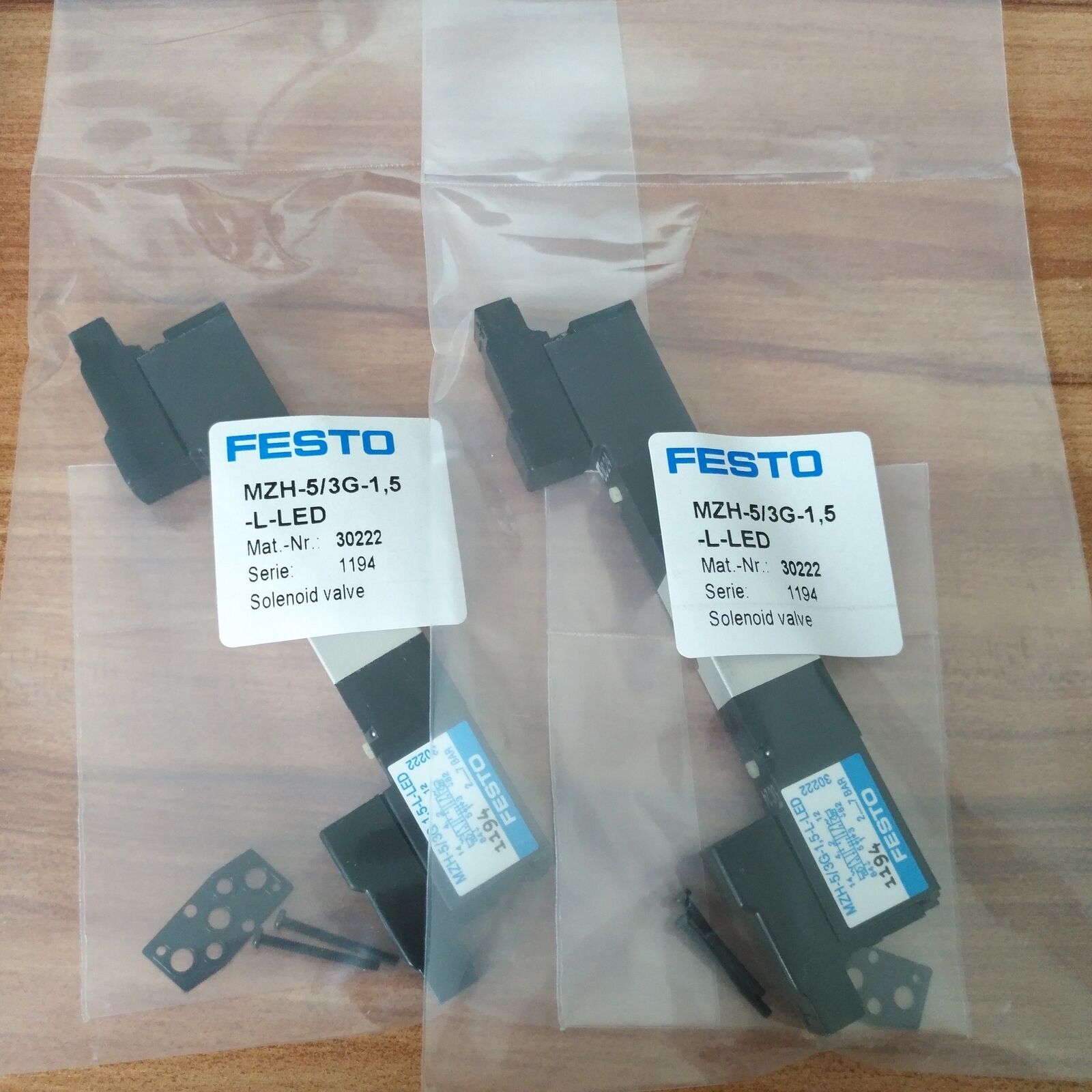 new one festo solenoid valve mzh-5/3g-1,5-l-led 30222 ship