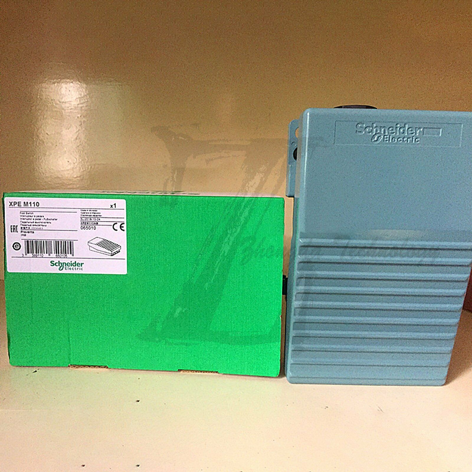 Schneider metal foot switch XPEM110 XPE-M110 1 normally open 1 normall